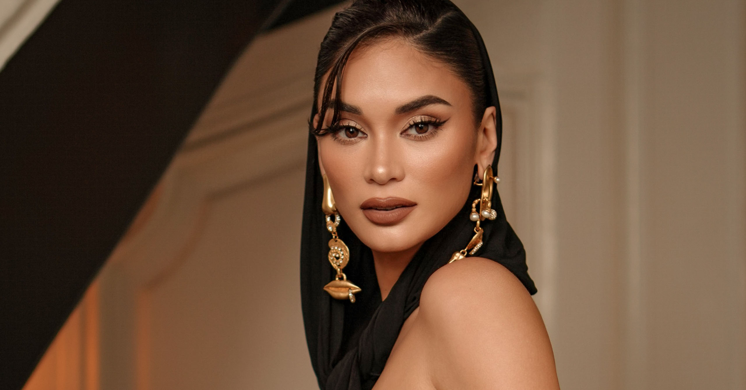 Pia Wurtzbach Takes Paris Fashion Week